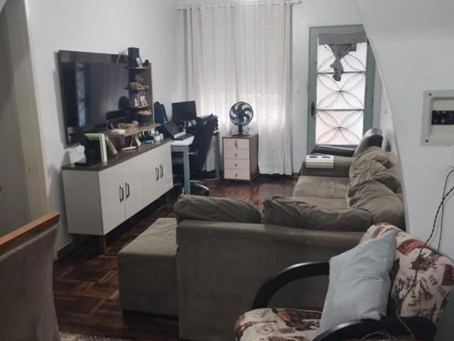 Casa geminada com 3 quartos, vaga de garagem e sacada no bairro Jardim Sabara