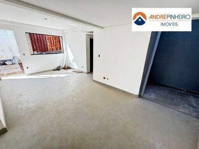 Casa Geminada de Alto Padrão no Planalto – 3 Qts 1 Suíte, Terraço de 66m² e 2 Vagas