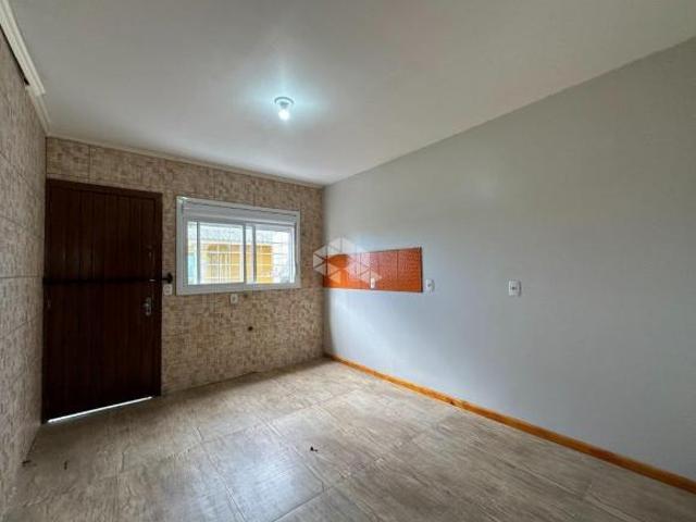 Casa Geminada com três pavimentos localizada no Bairro Monte Verde