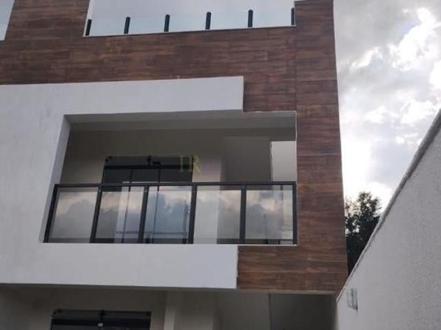CASA GEMINADA COM COBERTURA