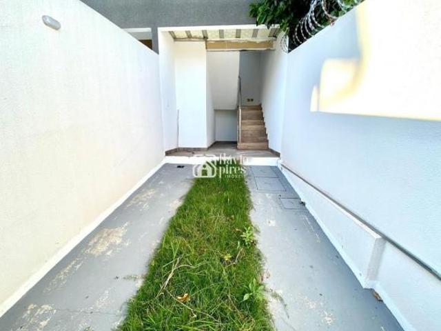 CASA GEMINADA COM COBERTURA DE 02 QUARTOS E SUITE
