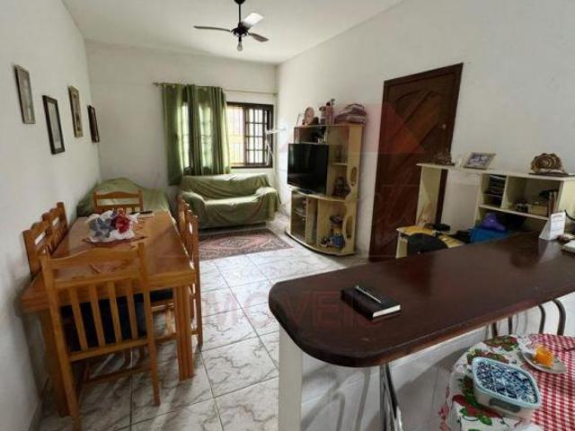 Casa geminada com dois dormitórios