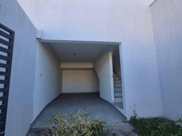 Casa Geminada com entrada independente. Bairro Céu Azul