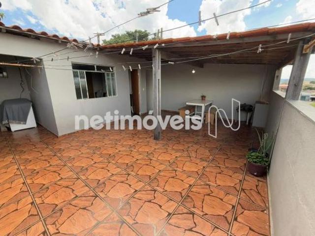 Casa geminada com entrada independente e uma loja para renda extra
