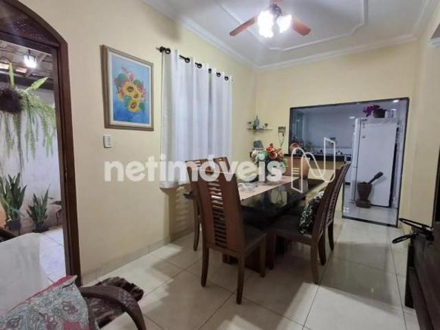 Casa geminada com entrada independente no Copacabana