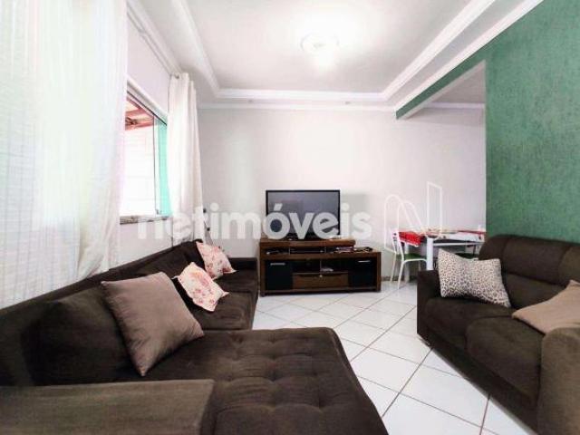 Casa Geminada com Entrada Individual e 3 Quartos no Coração do Xangrilá !