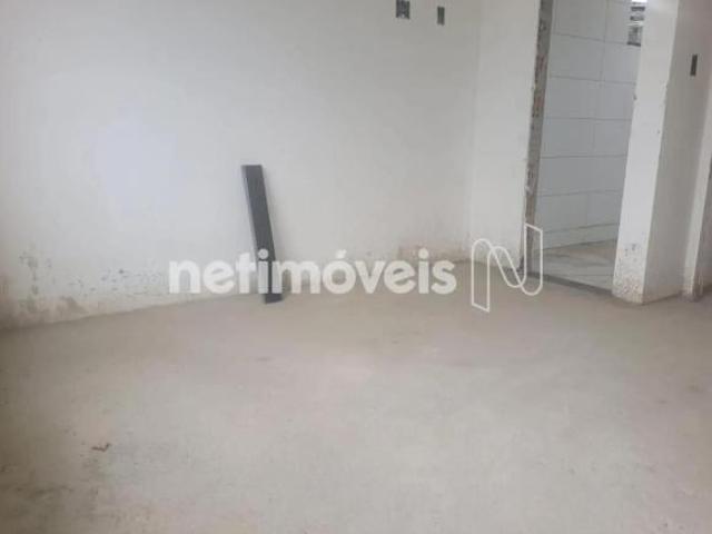 Casa geminada com entrada individual e fino acabamento – Próxima a comércio variado