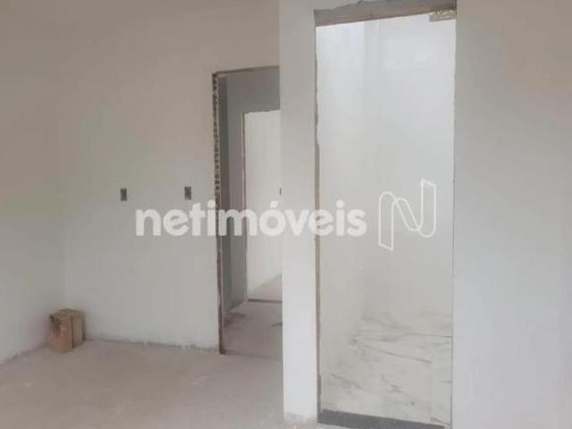 Casa geminada com entrada individual e fino acabamento – Próxima a comércio variado