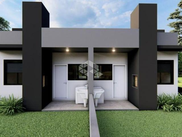 CASA GEMINADA COM PÁTIO NOS FUNDOS