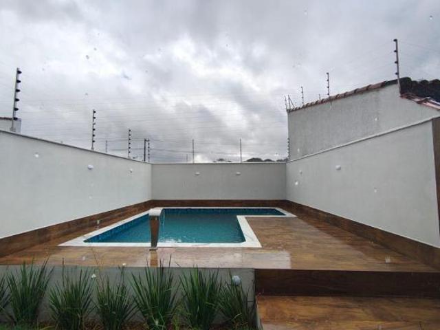 Casa Geminada com Piscina e Suíte