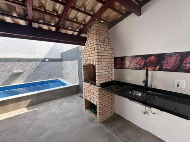 Casa Geminada com Piscina e Suíte a Apenas 400 Metros da Praia no Jamaica