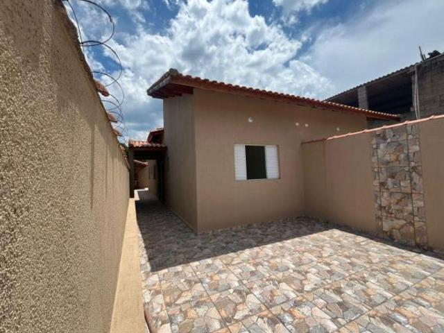 Casa Geminada com piscina em Itanhaém a 700 metros do mar