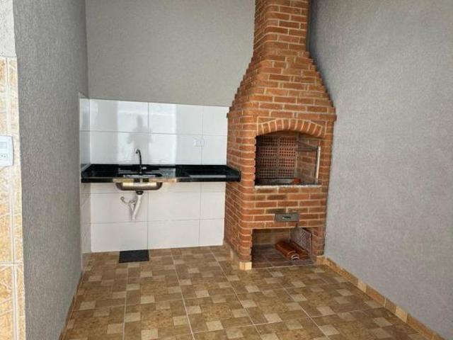 Casa Geminada com Suíte, Churrasqueira e 2 Vagas – Maracanã PG