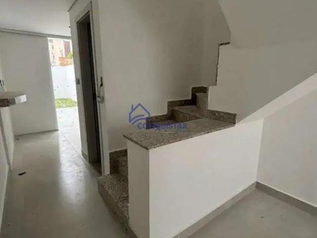 Casa geminada duplex com entrada independente no Bairro Parque Leblon!