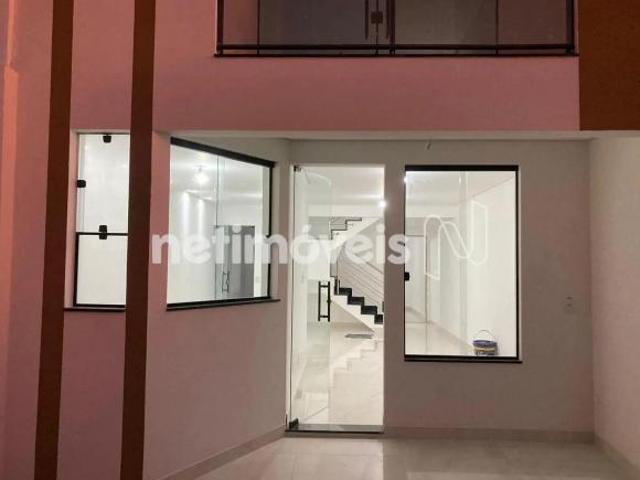 Casa Geminada Duplex de Alto Padrão no Bairro Liberdade – Conforto, Design Moderno e Funcionalidade