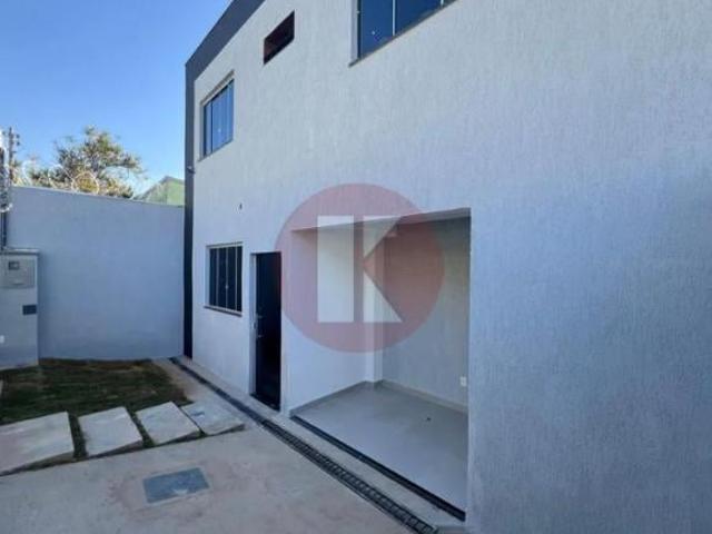 Casa Geminada Duplex Nova – 3 Quartos | Suíte com Varanda | 144m² – Bairro Piratininga