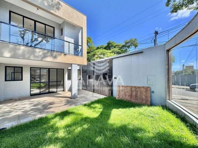 Casa Geminada de Esquina 3 Quartos sendo 1 Suíte à Venda, 184m², 2 Vagas, Bairro Vila Clóris, próxim