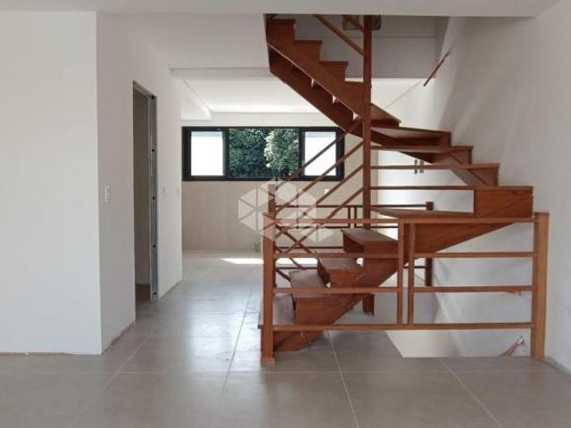 Casa geminada de 02 ou 03 dormitórios no Nsa Sra da Saúde