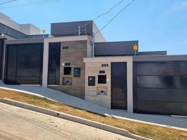 CASA GEMINADA DE 3 DORM. C/ SUÍTE À VENDA PRONTA E DOCUMENTADA NO PARQUE REAL!