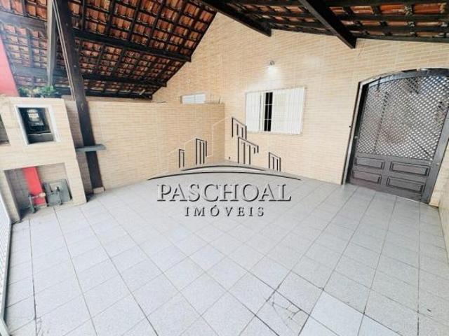 Casa Geminada disponível á venda de 2 Dormitórios sendo 1 com suíte na Ocian, Praia Grande/SP