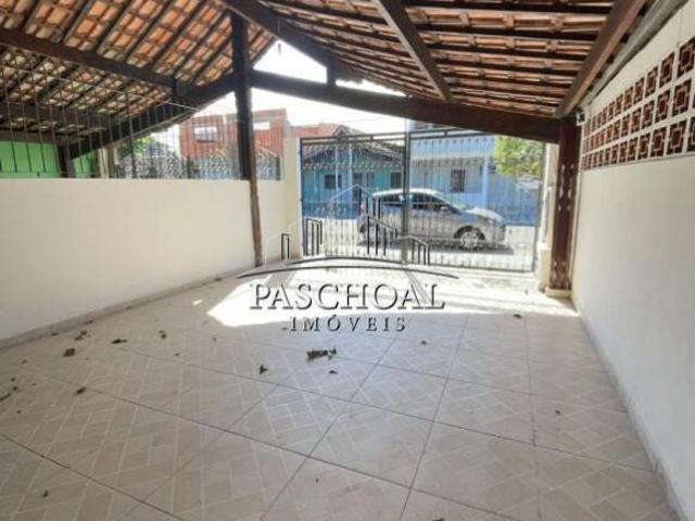 Casa Geminada disponível á venda de 3 Dormitórios sendo 1 com suíte no Jardim Real, Praia Grande/SP