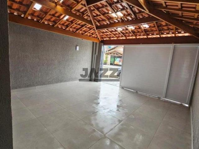 Casa geminada do lado da Kennedy 2 suítes, sala, cozinha, americana, 1 lavabo, 2 vaga 125m²