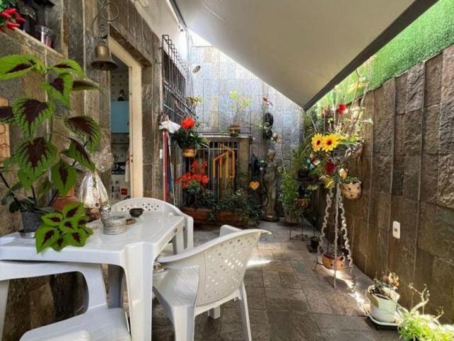 Casa geminada em ótima localização no Padre Eustáquio com área privativa!