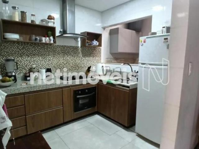 Casa Geminada em Condomínio