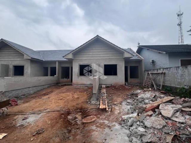 Casa geminada em construção, 02 dormitórios