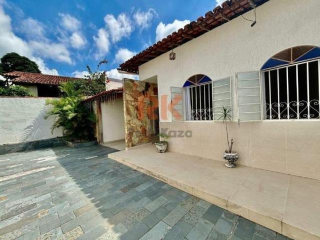 Casa Geminada Independente à Venda no Bairro Vila Clóris – 148m² | 3 Quartos | 4 Vagas