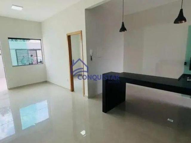 Casa geminada independente linear, projetada para oferecer conforto, elegância e praticidade no Bair
