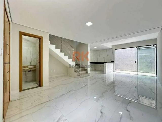 Casa Geminada individual, 3 quartos / suíte / 2 vagas à venda no Santa Mônica