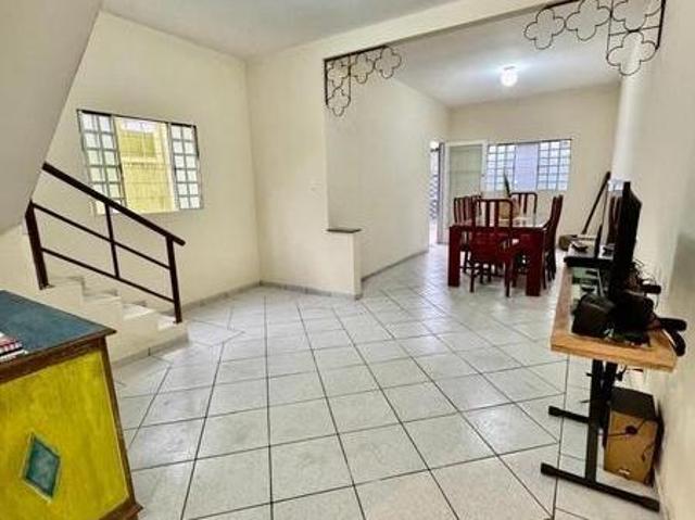 CASA GEMINADA INDIVIDUAL Á VENDA I