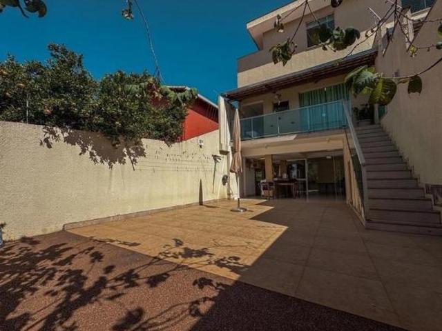 CASA GEMINADA INDIVIDUAL Á VENDA NO BAIRRO XANGRILÁ | ALTO PADRÃO DE ACABAMENTO