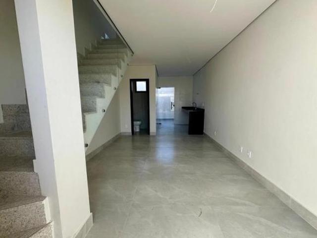 CASA GEMINADA INDIVIDUAL Á VENDA NO PLANALTO | 02 SUÍTES | LAVABO | 01 VAGA