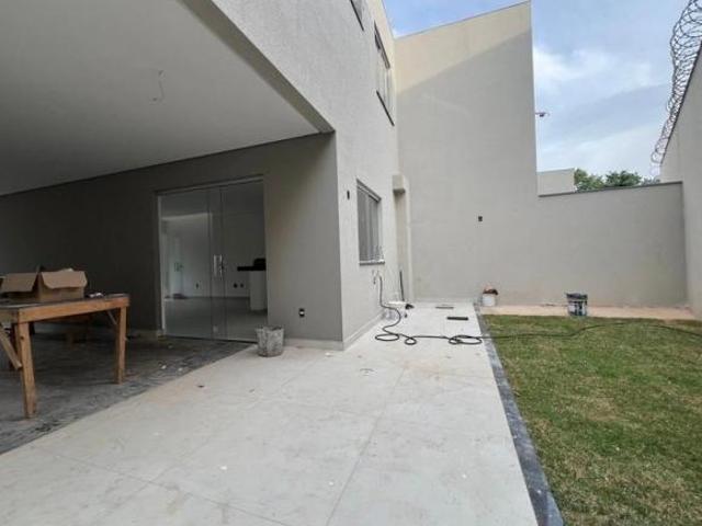 CASA GEMINADA INDIVIDUAL NO BAIRRO XANGRILA COM 03 DORMITÓRIO