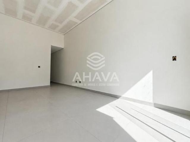 Casa Geminada Linear 3 Quartos sendo 1 Suíte à Venda, 180m², 2 Vagas, Bairro Santa Mônica, próximo a