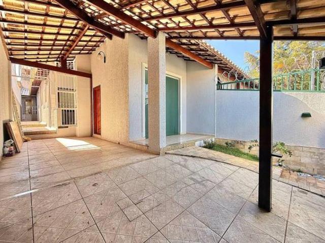 Casa Geminada Linear à Venda no Bairro Santa Mônica, 3 Quartos 1 Suíte, 2 Vagas
