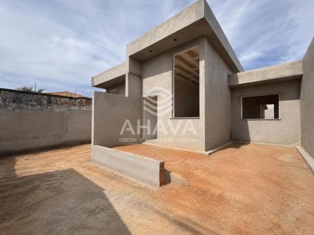 Casa Geminada Linear com 3 Quartos sendo 1 Suíte à Venda, 180m², 2 Vagas, Bairro Planalto, próximo a