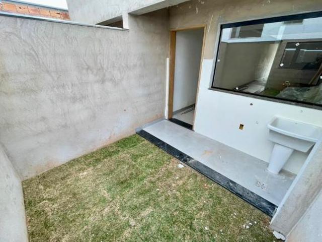 Casa Geminada para Venda em Contagem, Parque Xangri Lá, 2 dormitórios, 1 banheiro, 2 vagas