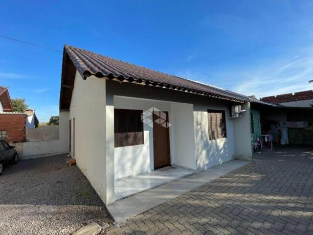 Casa geminada semimobiliada, 02 dormitórios