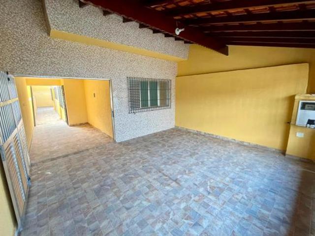 Casa Geminada, situada no bairro Balneario Flórida, possuindo 02 dormitórios