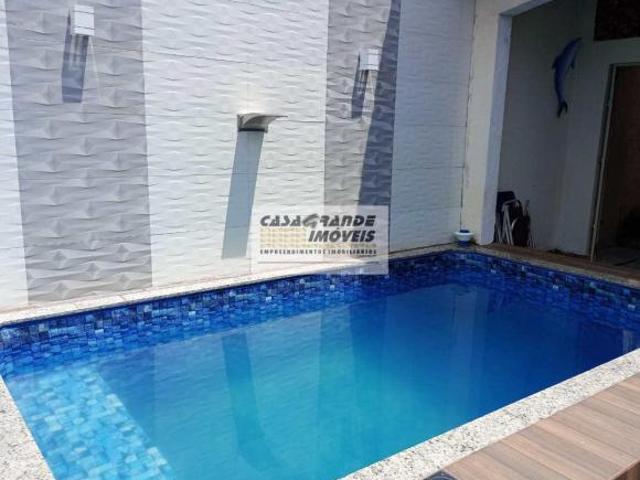 Casa geminada, situada no bairro Caiçara, possuindo 03 dormitórios