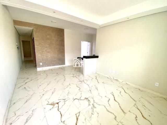 CASA GEMINADA TÉRREA COM ÁREA PRIVATIVA 02 QUARTOS E SUITE
