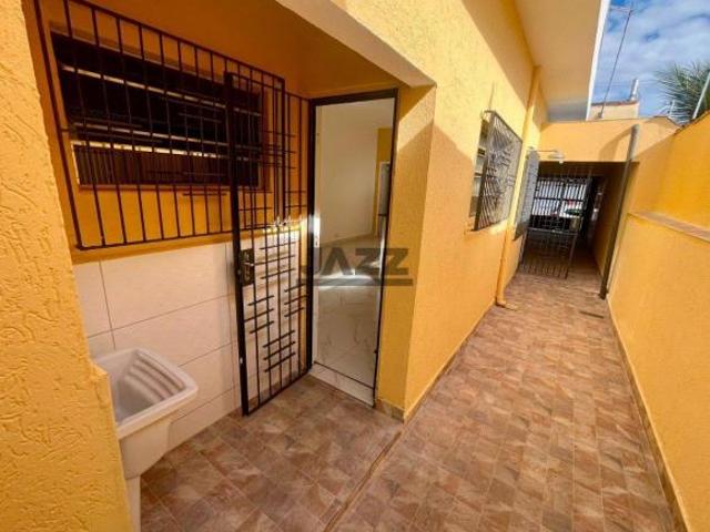 Casa Geminada Totalmente Reformada no Caiçara com 2 Quartos 1 Suíte e 3 Vagas a 400m da Praia