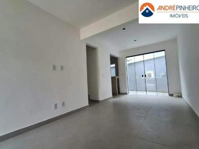Casa geminada triplex com entrada independente com 3 quartos sendo 01 com suite à venda, R$ 780.00