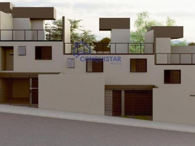 Casa Geminada triplex com Terraço a venda no Bairro Planalto, com excelente acabemanto