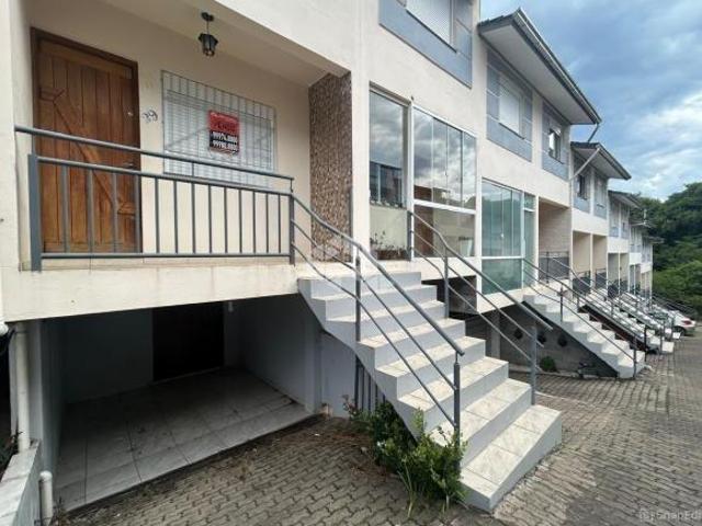Casa Geminada triplex no bairro Monte Verde