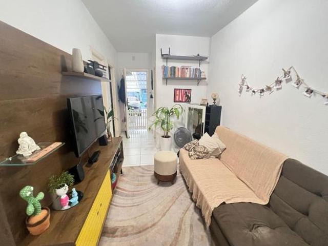 Casa geminada 02 dormitórios, condomínio fechado Bairro Pedreira