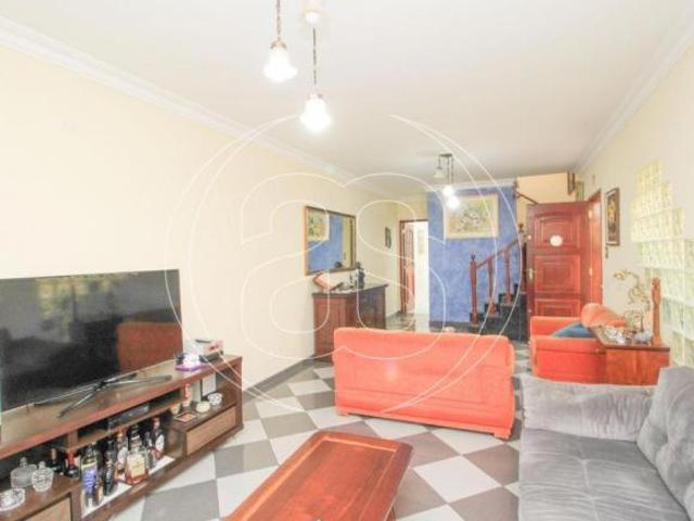 CASA GEMINADA 222m² ÚTEIS